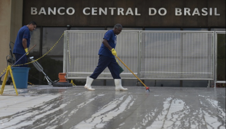 Déficit externo de Brasil registra caída a 1,32% del PIB en 2023 ...