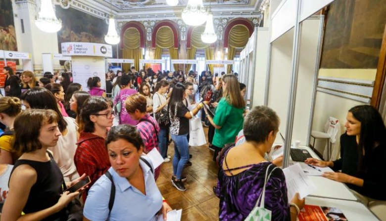 CABA: 1800 mujeres participaron de la primera Expo Empleo Barrial ...