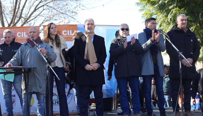 Con un mensaje de igualdad y libertad, Alak encabezó el acto por el 9 ...