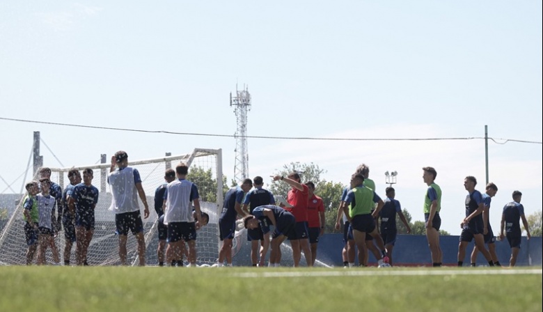 San Lorenzo vuelve a los entrenamientos con Carlos "La Roca" Sánchez ...